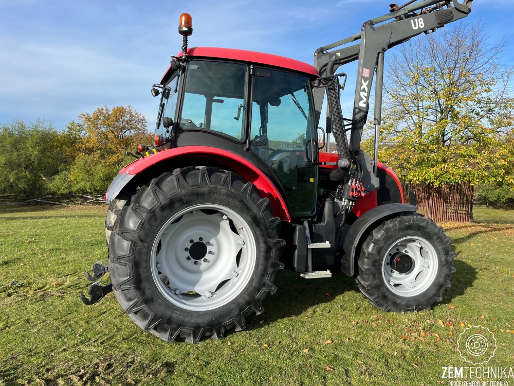 Zetor Proxima 85 Plus s čelním nakladačem s SPZ